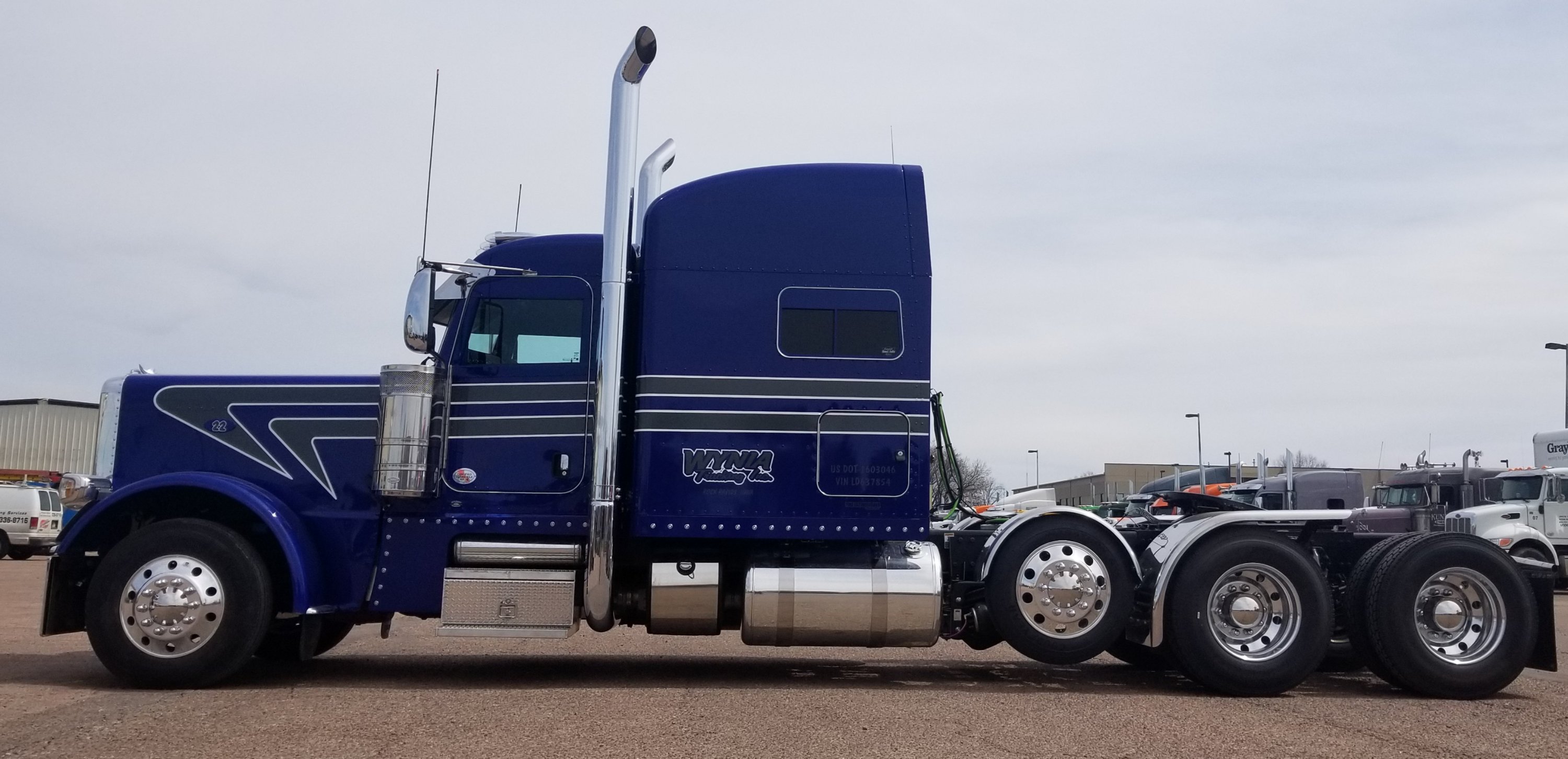 DECKED OUT NEW 389 - Peterbilt of Sioux Falls