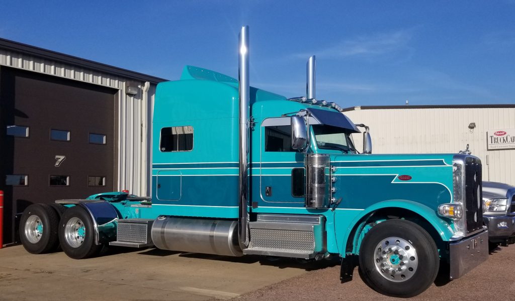 CUSTOM PAINT JOB! - Peterbilt of Sioux Falls