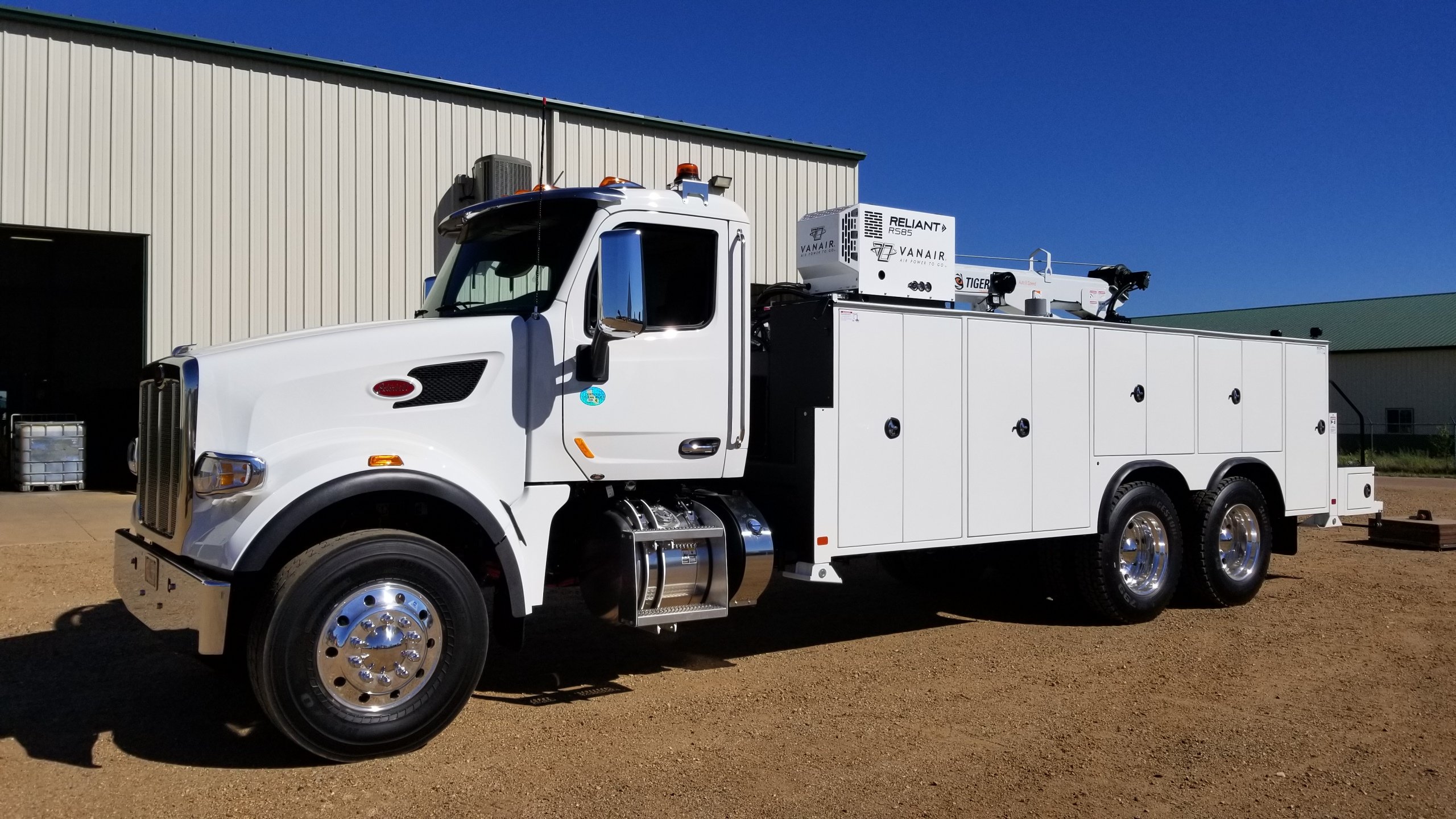 TEAMCO SERVICE BODY TRUCK - Peterbilt of Sioux Falls