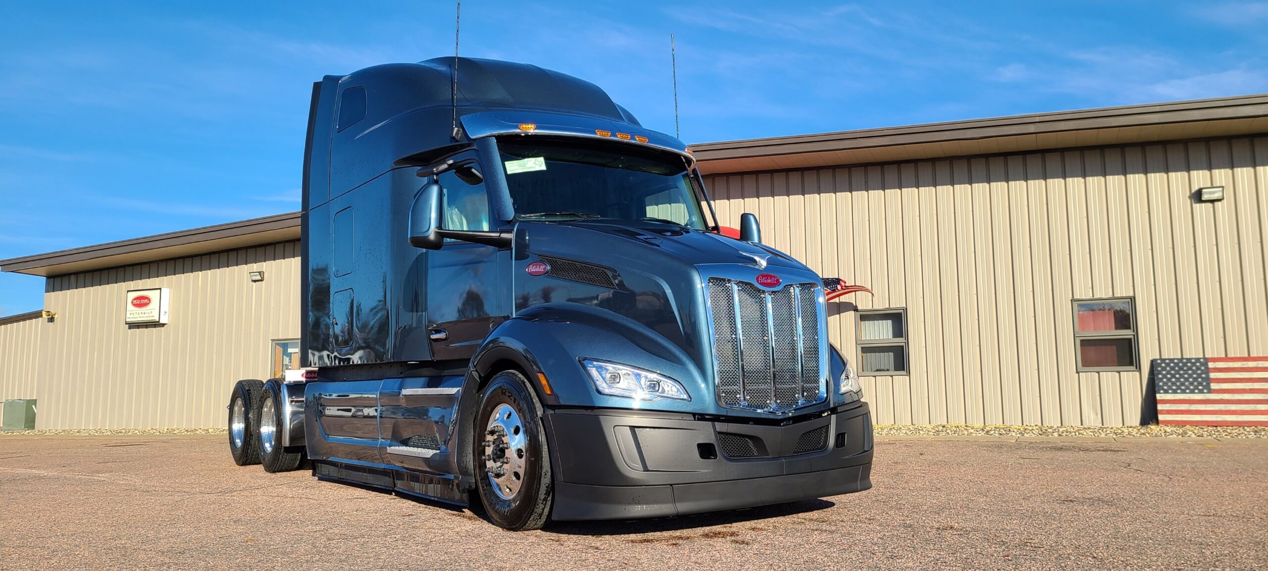 Peterbilt 579 ALL NEW 579 STYLING! Peterbilt Of Sioux Falls