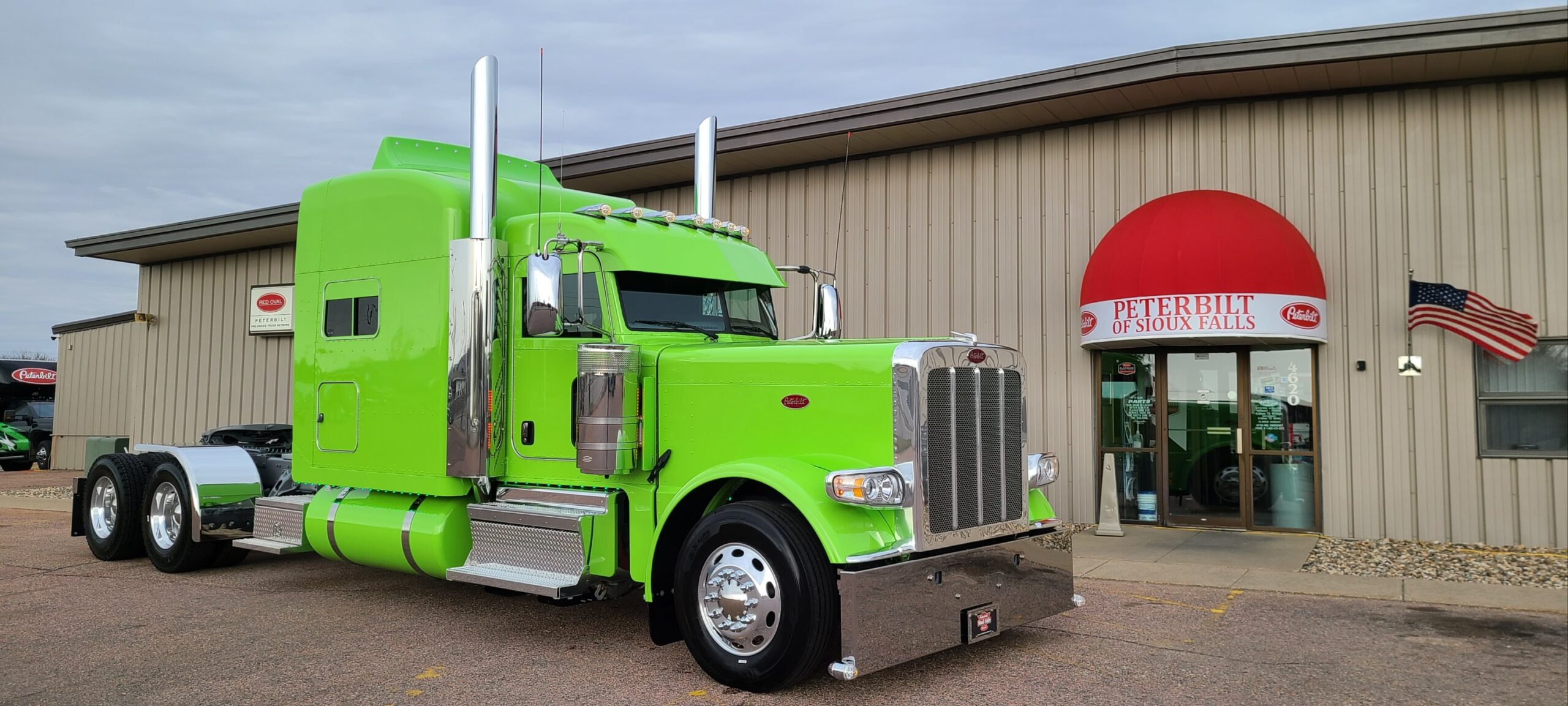 ANOTHER AWESOME CUSTOM BUILD! - Peterbilt of Sioux Falls