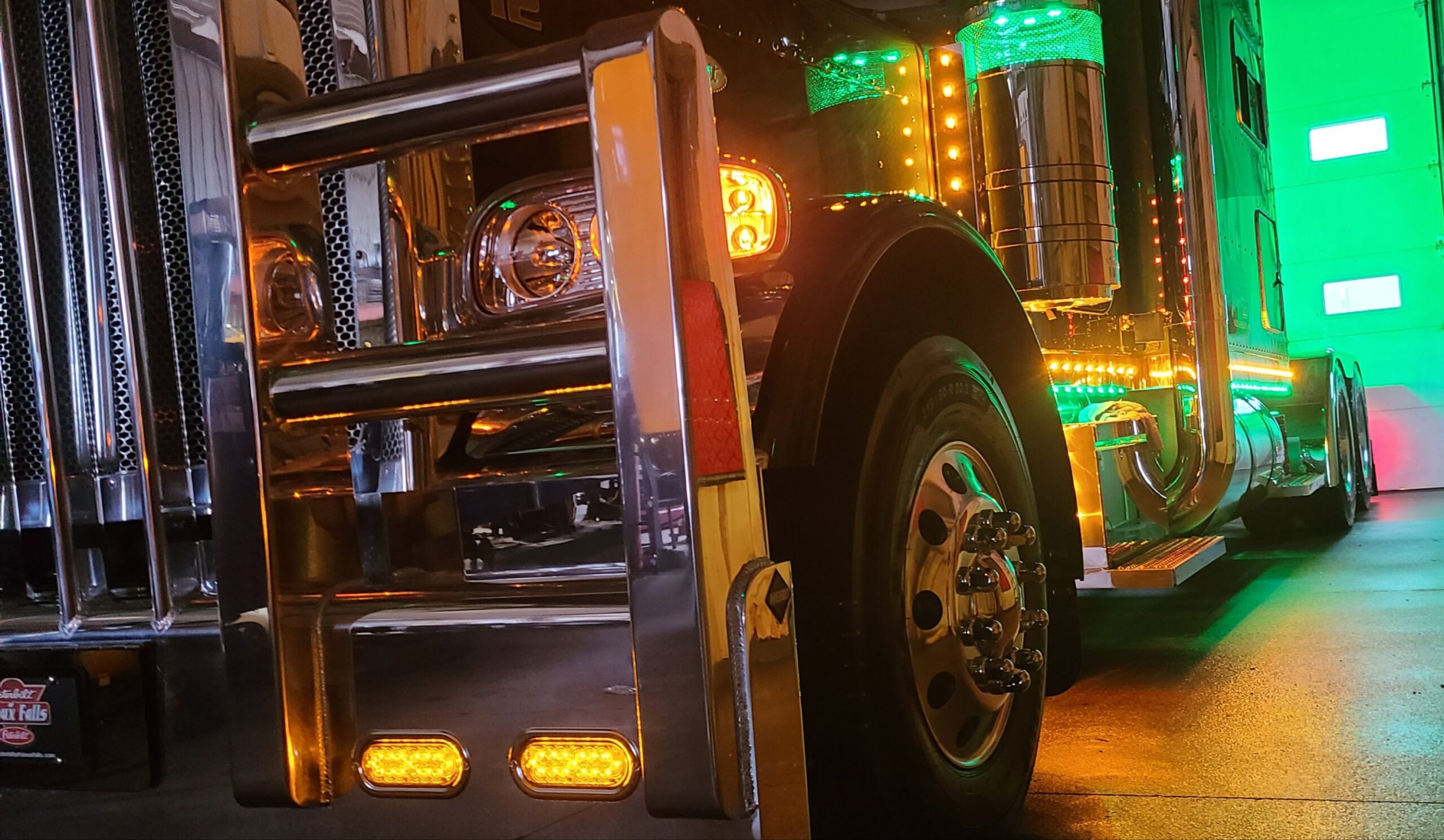 CUSTOM ACCESSORIES! - Peterbilt of Sioux Falls