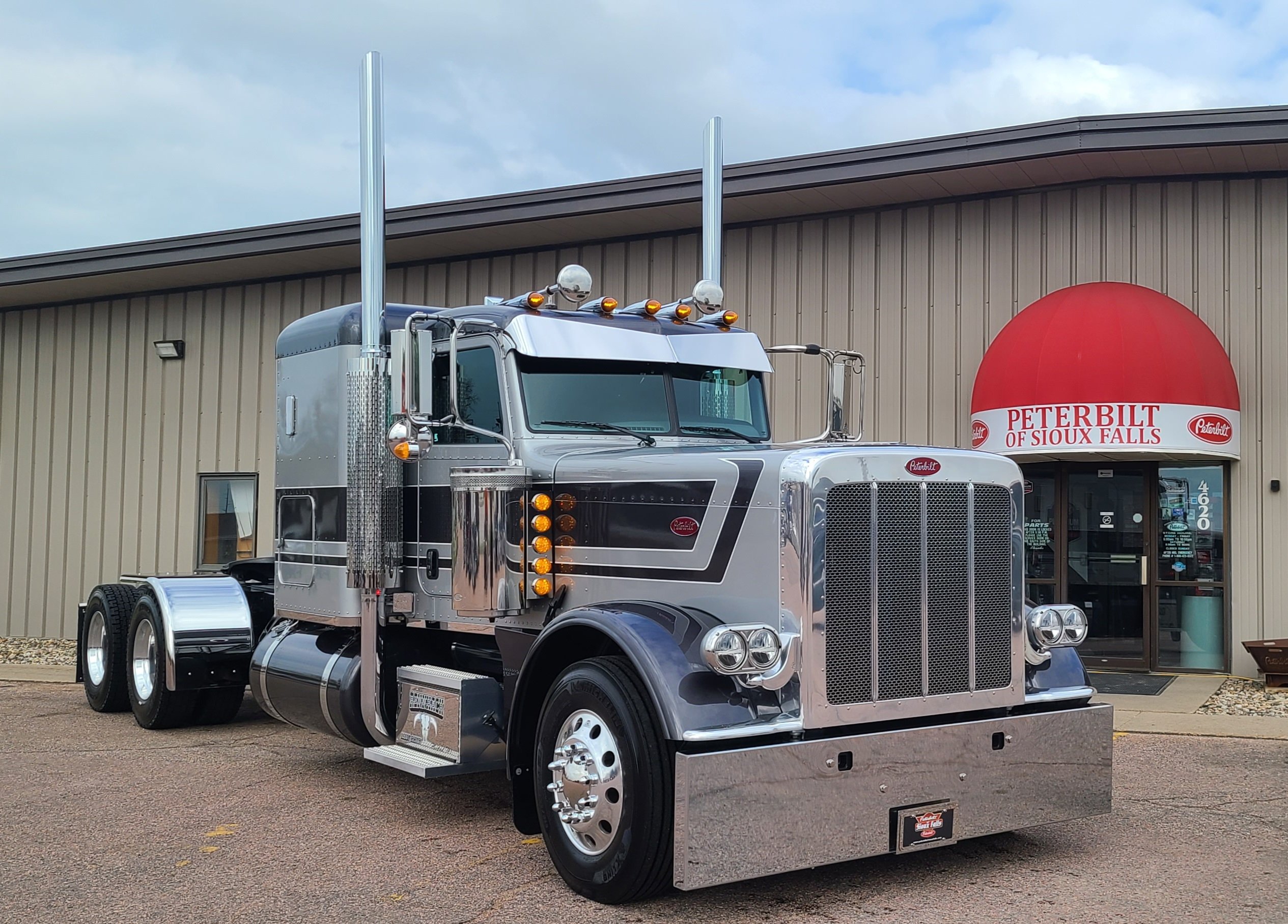 SWEET NEW CUSTOM RIDE! - Peterbilt of Sioux Falls