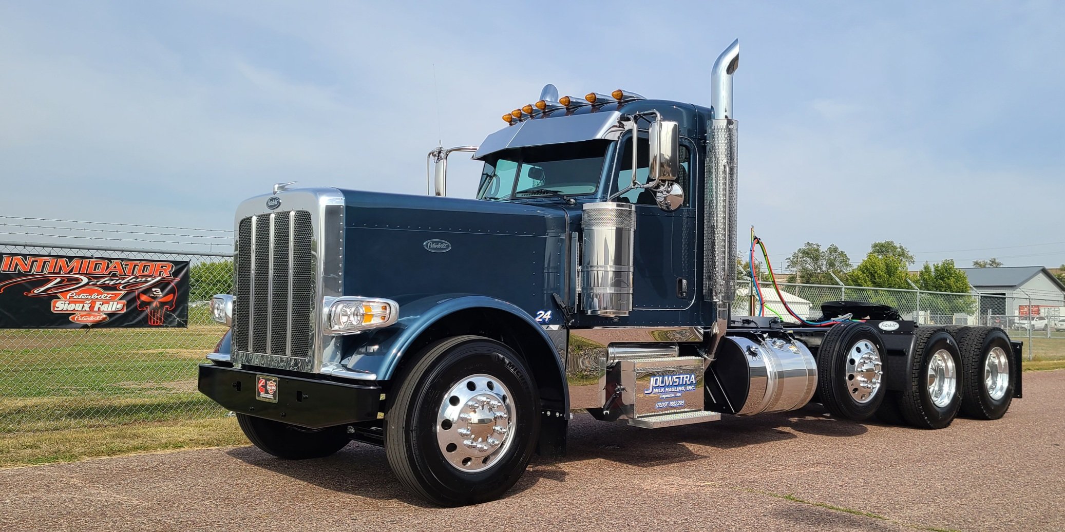 NEW DAYCAB READY TO HIT THE ROAD! - Peterbilt of Sioux Falls