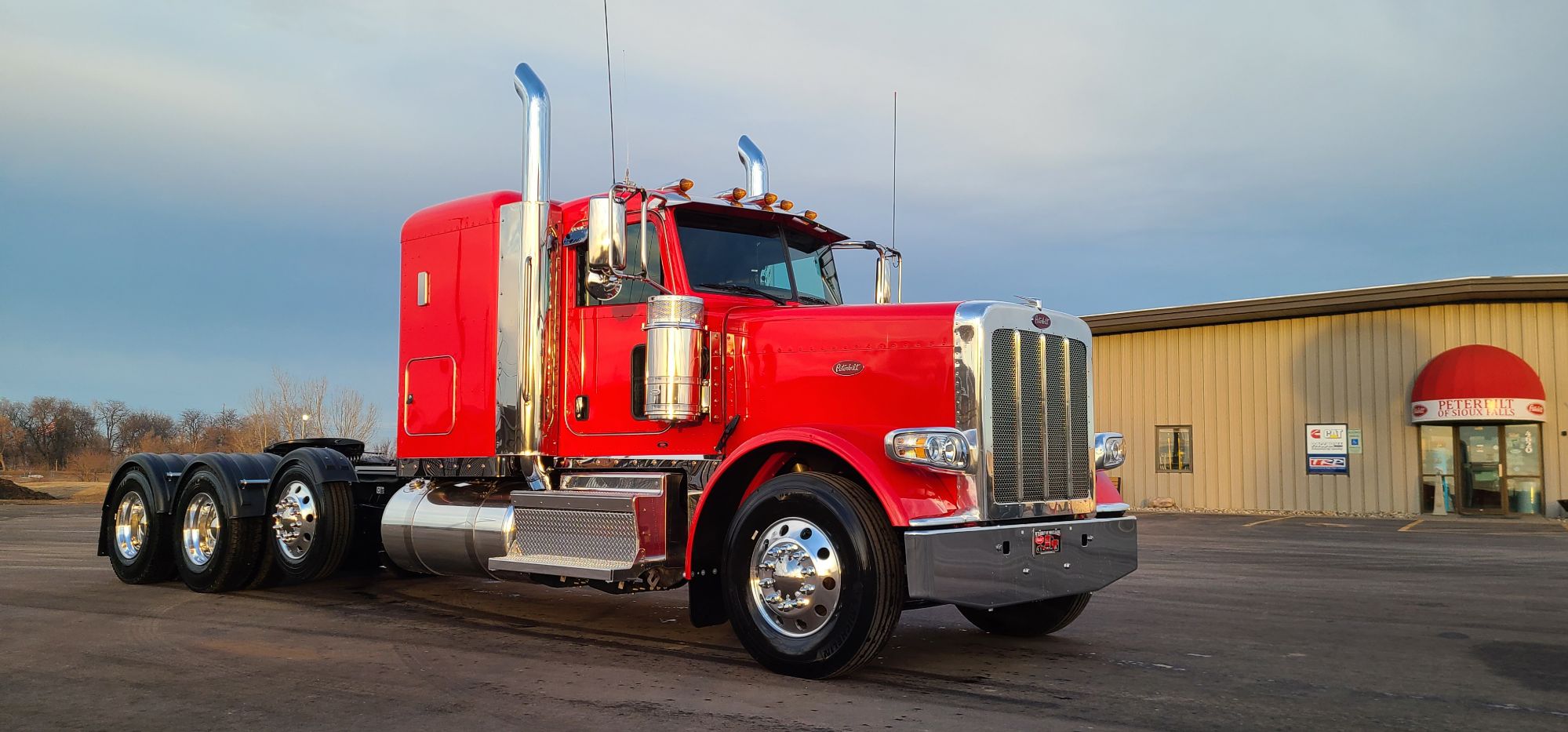 NEW 389 SHORT HOOD READY TO GO! - Peterbilt of Sioux Falls