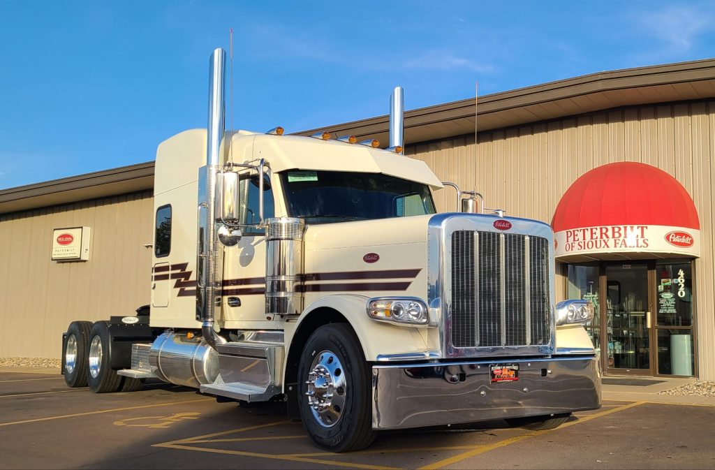 CUSTOM NEW 589 FOR SALE! - Peterbilt of Sioux Falls
