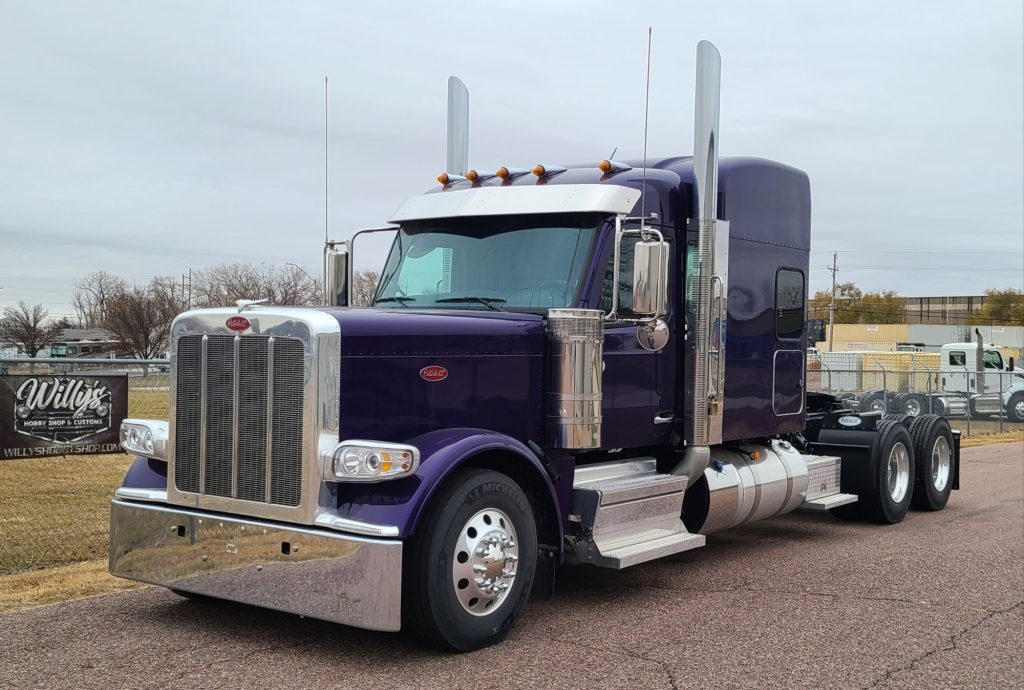 NEW 589 STAND UP FOR SALE! - Peterbilt of Sioux Falls