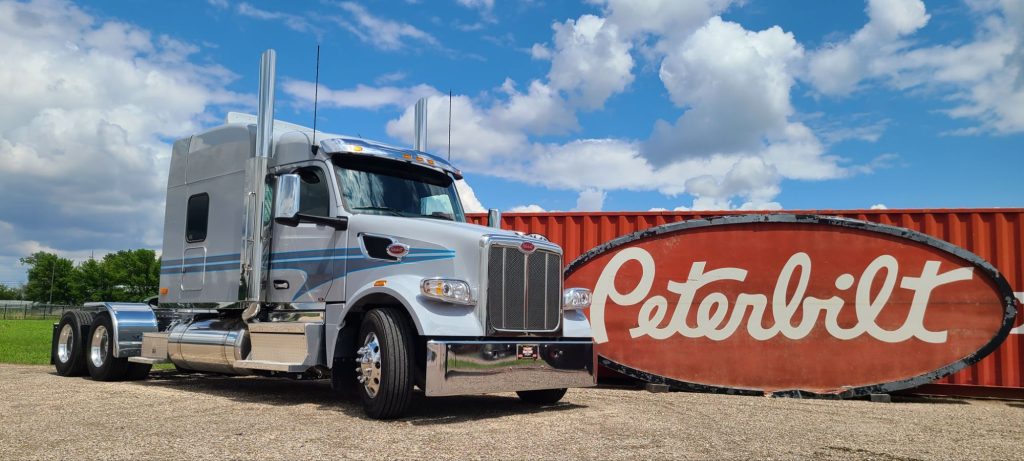 FIRE SALE ON COOL NEW CUSTOM 567!! - Peterbilt of Sioux Falls
